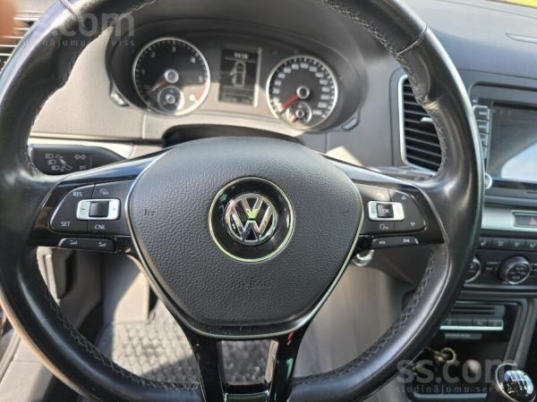 Volkswagen Sharan 2016 in Jelgava on AUTOMOTO.COM.LV Black Volkswagen Sharan 2016 in Jelgava, with an engine capacity of 2.00 L and mileage of 211 thousand km for 10200 €, photo 11 on AUTOMOTO.COM.LV