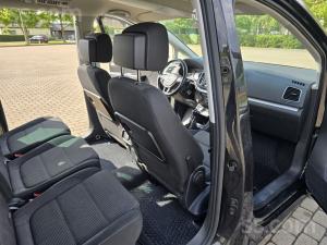 Black Volkswagen Sharan 2016 in Jelgava, with an engine capacity of 2.00 L and mileage of 211 thousand km for 10200 €, photo 12 on AUTOMOTO.COM.LV