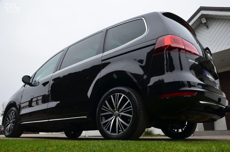 Black Volkswagen Sharan 2017 in Kaunas, with an engine capacity of 2.00 L and mileage of 260 thousand km for 11650 €, photo 1 on AUTOMOTO.COM.LV