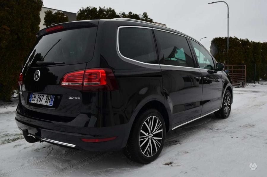 Black Volkswagen Sharan 2017 in Kaunas, with an engine capacity of 2.00 L and mileage of 259 thousand km for 11650 €, photo 1 on AUTOMOTO.COM.LV