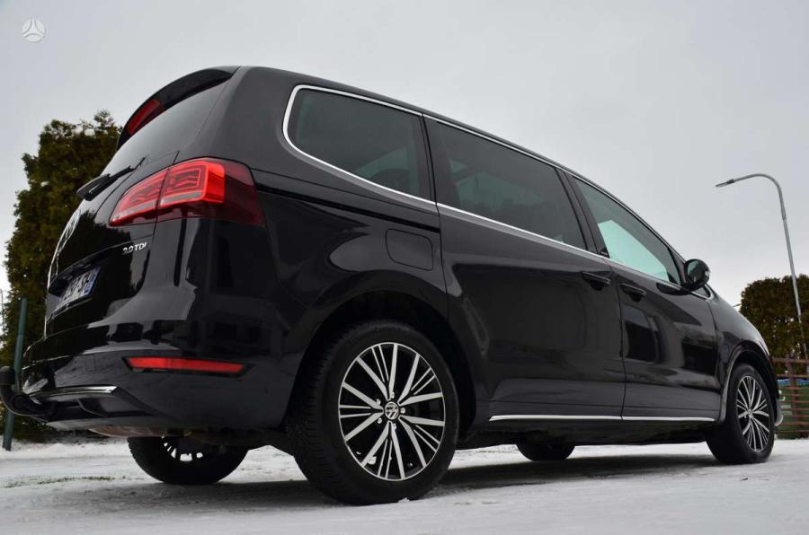 Black Volkswagen Sharan 2017 in Kaunas, with an engine capacity of 2.00 L and mileage of 259 thousand km for 11650 €, photo 8 on AUTOMOTO.COM.LV