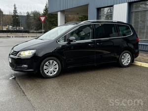 Black Volkswagen Sharan 2017 in Riga, with an engine capacity of 2.00 L and mileage of 200 thousand km for 13895 €, photo 3 on AUTOMOTO.COM.LV