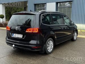 Black Volkswagen Sharan 2017 in Riga, with an engine capacity of 2.00 L and mileage of 200 thousand km for 13895 €, photo 8 on AUTOMOTO.COM.LV