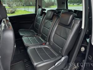 Black Volkswagen Sharan 2017 in Riga, with an engine capacity of 2.00 L and mileage of 200 thousand km for 13895 €, photo 11 on AUTOMOTO.COM.LV
