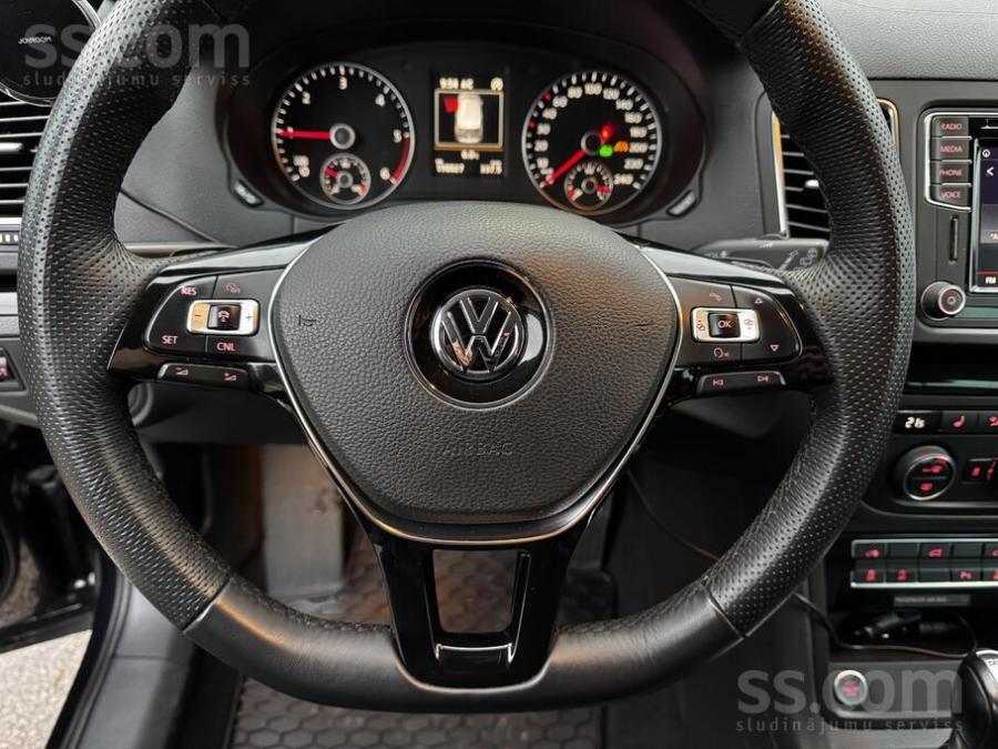 Black Volkswagen Sharan 2017 in Riga, with an engine capacity of 2.00 L and mileage of 200 thousand km for 13895 €, photo 22 on AUTOMOTO.COM.LV