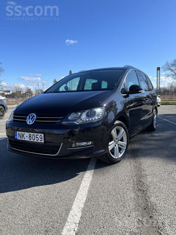Black Volkswagen Sharan 2017 in Riga, with an engine capacity of 2.00 L and mileage of 320 thousand km for 10200 €, photo 1 on AUTOMOTO.COM.LV