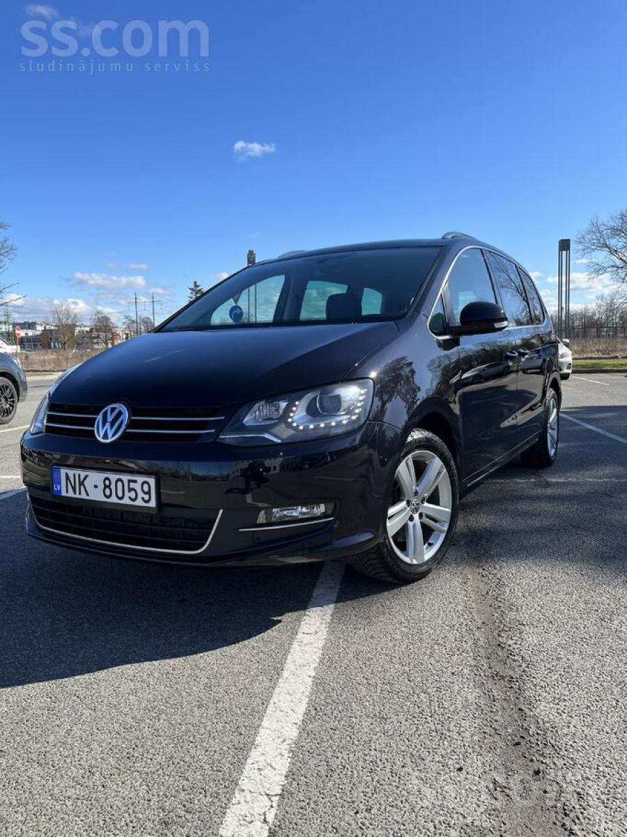 Black Volkswagen Sharan 2017 in Riga, with an engine capacity of 2.00 L and mileage of 320 thousand km for 10200 €, photo 1 on AUTOMOTO.COM.LV
