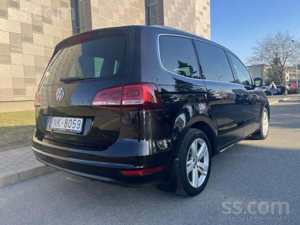 Black Volkswagen Sharan 2017 in Riga, with an engine capacity of 2.00 L and mileage of 320 thousand km for 10200 €, photo 5 on AUTOMOTO.COM.LV