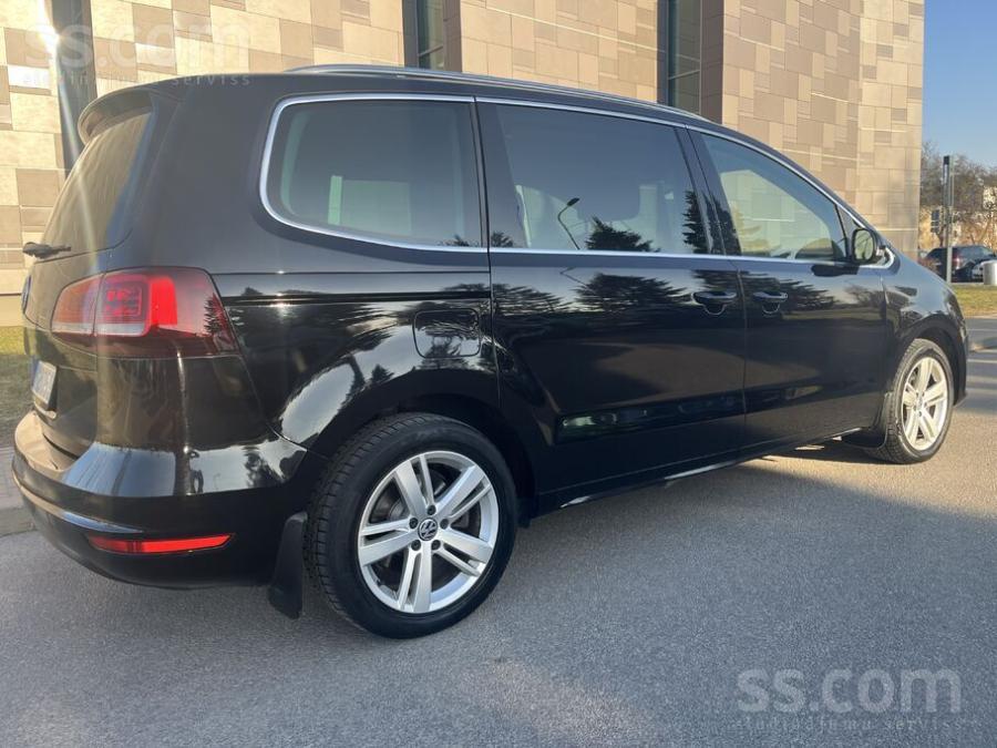 Black Volkswagen Sharan 2017 in Riga, with an engine capacity of 2.00 L and mileage of 320 thousand km for 10200 €, photo 6 on AUTOMOTO.COM.LV
