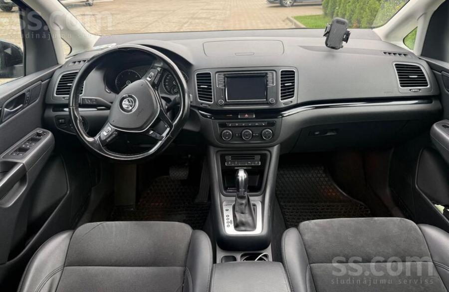 Melns Volkswagen Sharan 2017 Rīga, ar dzinēja tilpumu 2.00 L un nobraukumu 313 tūkst. km par 8900 €, foto 4 vietnē AUTOMOTO.COM.LV