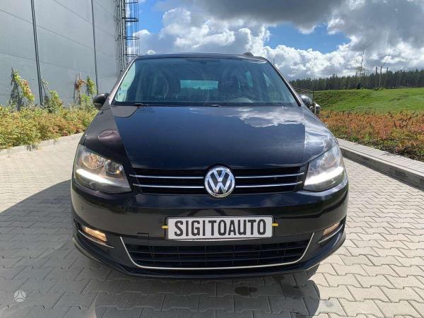 Black Volkswagen Sharan 2017 in Vilnius, with an engine capacity of 1.97 L and mileage of 196 thousand km for 10527 €, photo 4 on AUTOMOTO.COM.LV