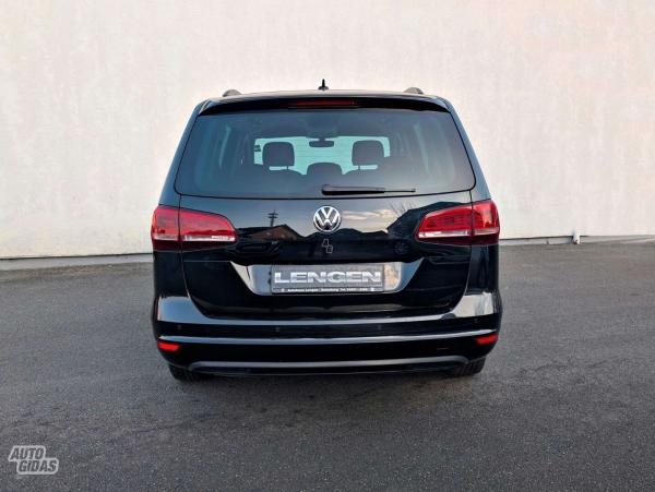 Black Volkswagen Sharan 2018 in Kaunas, with an engine capacity of 1.40 L and mileage of 73 thousand km for 23265 €, photo 3 on AUTOMOTO.COM.LV