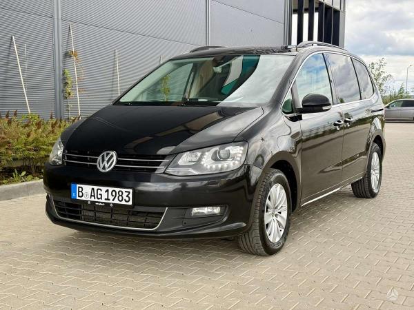 Black Volkswagen Sharan 2019 in Vilnius, with an engine capacity of 1.97 L and mileage of 299 thousand km for 10899 €, photo 1 on AUTOMOTO.COM.LV