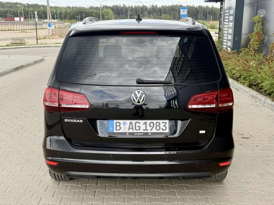 Black Volkswagen Sharan 2019 in Vilnius, with an engine capacity of 1.97 L and mileage of 299 thousand km for 10899 €, photo 6 on AUTOMOTO.COM.LV