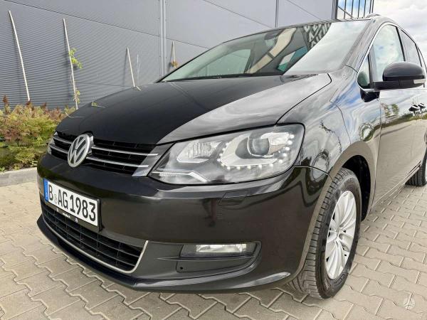 Black Volkswagen Sharan 2019 in Vilnius, with an engine capacity of 1.97 L and mileage of 299 thousand km for 10899 €, photo 8 on AUTOMOTO.COM.LV