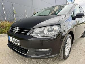 Black Volkswagen Sharan 2019 in Vilnius, with an engine capacity of 1.97 L and mileage of 299 thousand km for 10899 €, photo 8 on AUTOMOTO.COM.LV