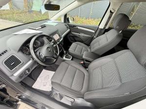 Black Volkswagen Sharan 2019 in Vilnius, with an engine capacity of 1.97 L and mileage of 299 thousand km for 10899 €, photo 10 on AUTOMOTO.COM.LV