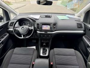 Black Volkswagen Sharan 2019 in Vilnius, with an engine capacity of 1.97 L and mileage of 299 thousand km for 10899 €, photo 11 on AUTOMOTO.COM.LV