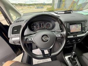 Black Volkswagen Sharan 2019 in Vilnius, with an engine capacity of 1.97 L and mileage of 299 thousand km for 10899 €, photo 15 on AUTOMOTO.COM.LV