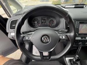 Black Volkswagen Sharan 2019 in Vilnius, with an engine capacity of 1.97 L and mileage of 299 thousand km for 10899 €, photo 16 on AUTOMOTO.COM.LV