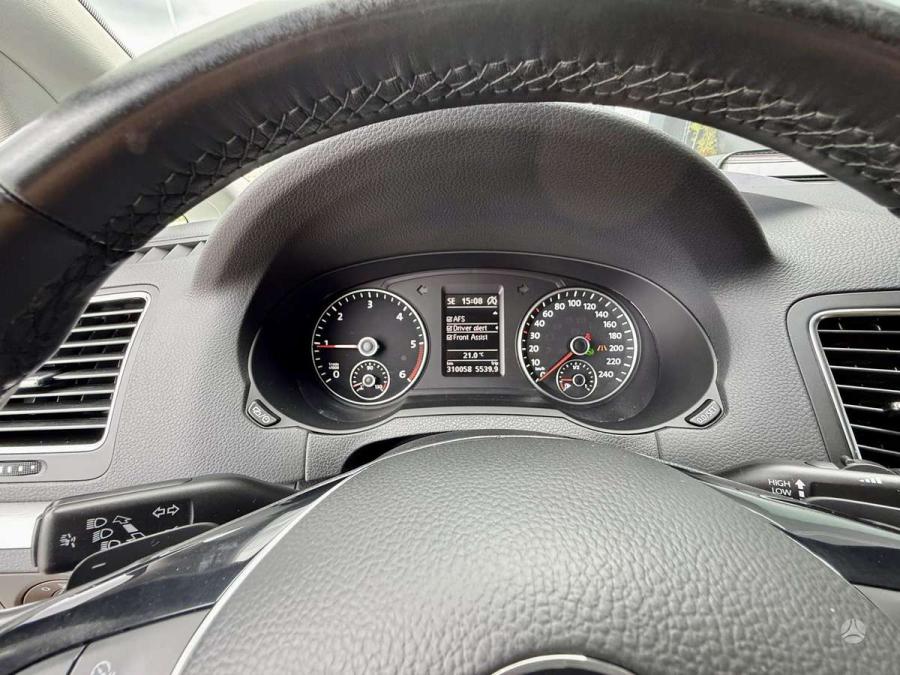 Black Volkswagen Sharan 2019 in Vilnius, with an engine capacity of 1.97 L and mileage of 299 thousand km for 10899 €, photo 17 on AUTOMOTO.COM.LV