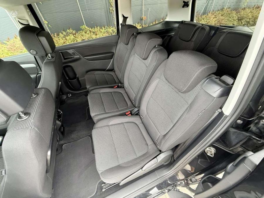Black Volkswagen Sharan 2019 in Vilnius, with an engine capacity of 1.97 L and mileage of 299 thousand km for 10899 €, photo 19 on AUTOMOTO.COM.LV