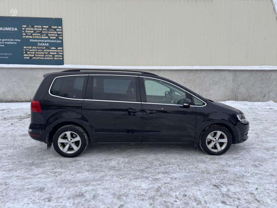 Black Volkswagen Sharan 2011 in Kaunas, with an engine capacity of 2.00 L and mileage of 267 thousand km for 4150 €, photo 2 on AUTOMOTO.COM.LV