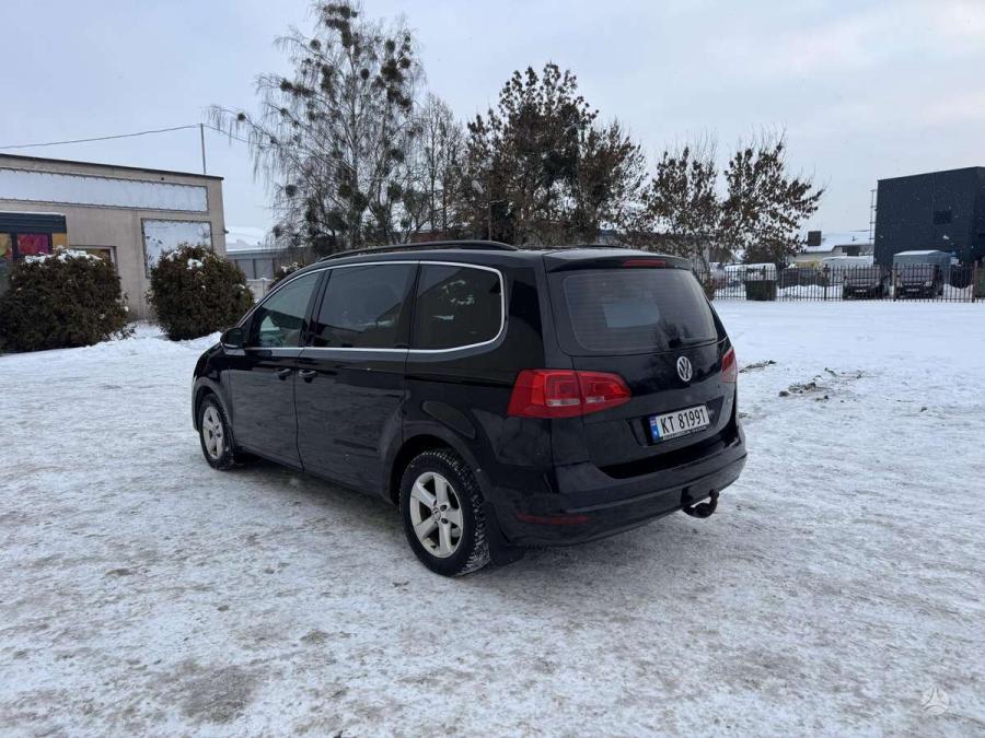Black Volkswagen Sharan 2011 in Kaunas, with an engine capacity of 2.00 L and mileage of 267 thousand km for 4150 €, photo 4 on AUTOMOTO.COM.LV