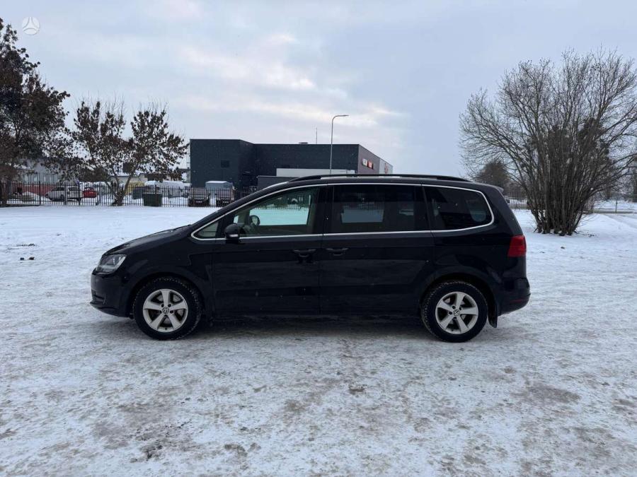 Black Volkswagen Sharan 2011 in Kaunas, with an engine capacity of 2.00 L and mileage of 267 thousand km for 4150 €, photo 5 on AUTOMOTO.COM.LV