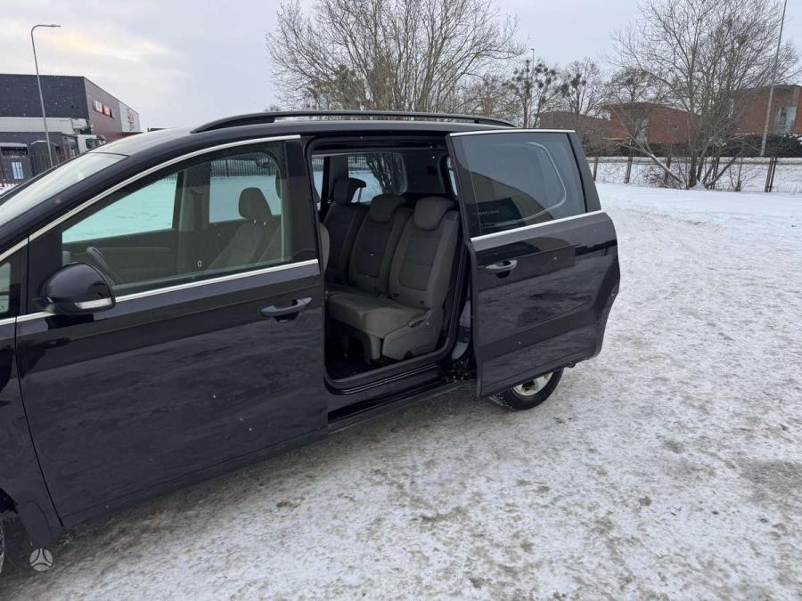 Black Volkswagen Sharan 2011 in Kaunas, with an engine capacity of 2.00 L and mileage of 267 thousand km for 4150 €, photo 12 on AUTOMOTO.COM.LV