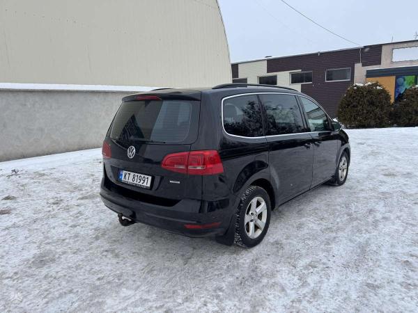 Black Volkswagen Sharan 2011 in Kaunas, with an engine capacity of 2.00 L and mileage of 267 thousand km for 5445 €, photo 3 on AUTOMOTO.COM.LV