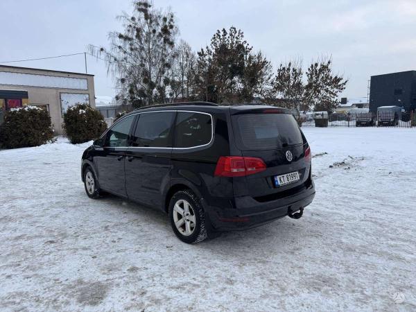 Black Volkswagen Sharan 2011 in Kaunas, with an engine capacity of 2.00 L and mileage of 267 thousand km for 5445 €, photo 5 on AUTOMOTO.COM.LV