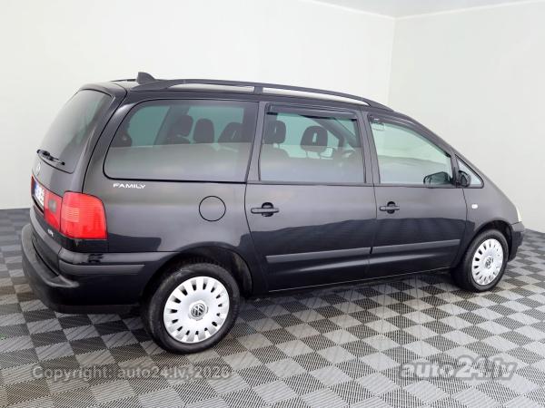 Volkswagen Sharan 2003 in Tallinn on AUTOMOTO.COM.LV Black Volkswagen Sharan 2003 in Tallinn, with an engine capacity of 1.80 L and mileage of 212 thousand km for 1299 €, photo 4 on AUTOMOTO.COM.LV