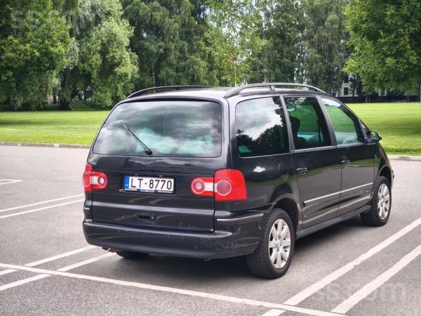 Black Volkswagen Sharan 2006 in Riga, with an engine capacity of 1.90 L and mileage of 289 thousand km for 1400 €, photo 3 on AUTOMOTO.COM.LV