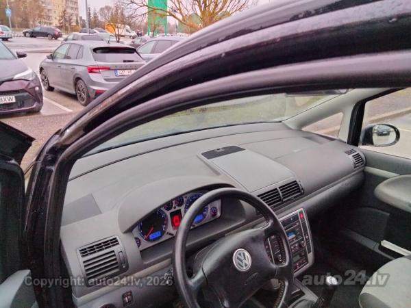 Melns Volkswagen Sharan 2007 Tartu, ar dzinēja tilpumu 1.80 L un nobraukumu 295 tūkst. km par 2950 €, foto 7 vietnē AUTOMOTO.COM.LV