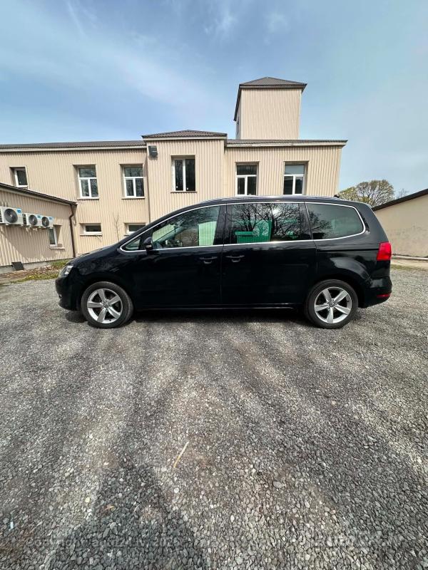 Black Volkswagen Sharan 2011 in Tallinn, with an engine capacity of 2.00 L and mileage of 283 thousand km for 9700 €, photo 6 on AUTOMOTO.COM.LV