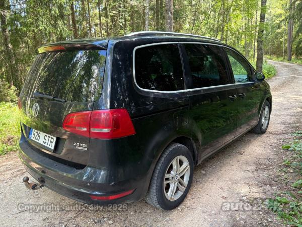 Black Volkswagen Sharan 2011 in Voru, with an engine capacity of 2.00 L and mileage of 366 thousand km for 3999 €, photo 4 on AUTOMOTO.COM.LV