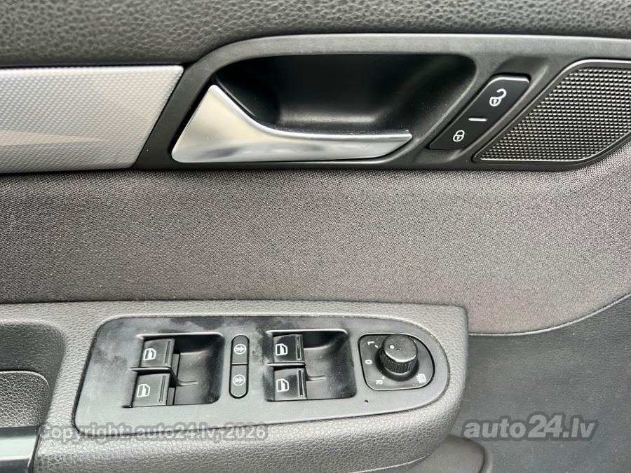 Melns Volkswagen Sharan 2011 Tallina, ar dzinēja tilpumu 2.00 L un nobraukumu 307 tūkst. km par 6500 €, foto 13 vietnē AUTOMOTO.COM.LV