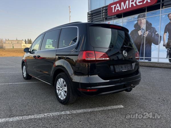 Black Volkswagen Sharan 2015 in Viljandi, with an engine capacity of 2.00 L and mileage of 244 thousand km for 11999 €, photo 4 on AUTOMOTO.COM.LV