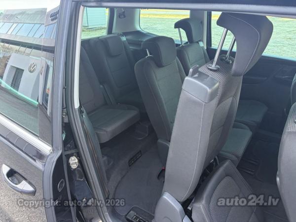 Black Volkswagen Sharan 2015 in Viljandi, with an engine capacity of 2.00 L and mileage of 244 thousand km for 11999 €, photo 9 on AUTOMOTO.COM.LV