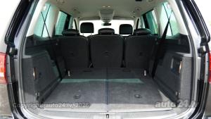 Black Volkswagen Sharan 2017 in Tartu, with an engine capacity of 2.00 L and mileage of 245 thousand km for 14999 €, photo 19 on AUTOMOTO.COM.LV