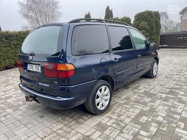Blue Volkswagen Sharan 1998 in Vilnius, with an engine capacity of 1.90 L and mileage of 370 thousand km for 1400 €, photo 4 on AUTOMOTO.COM.LV