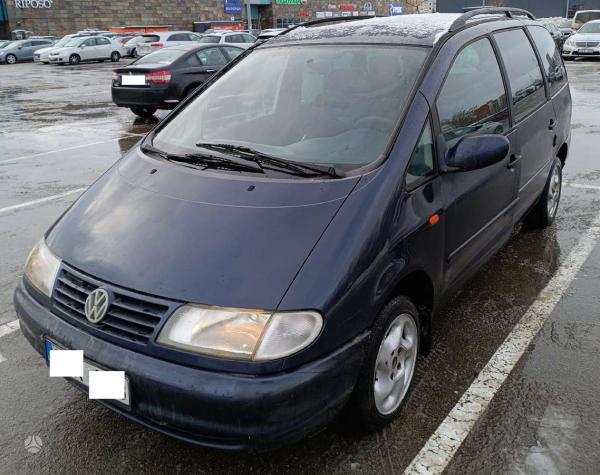 Blue Volkswagen Sharan 1998 in Mazeikiai, with an engine capacity of 1.78 L and mileage of 305 thousand km for 1250 €, photo 2 on AUTOMOTO.COM.LV