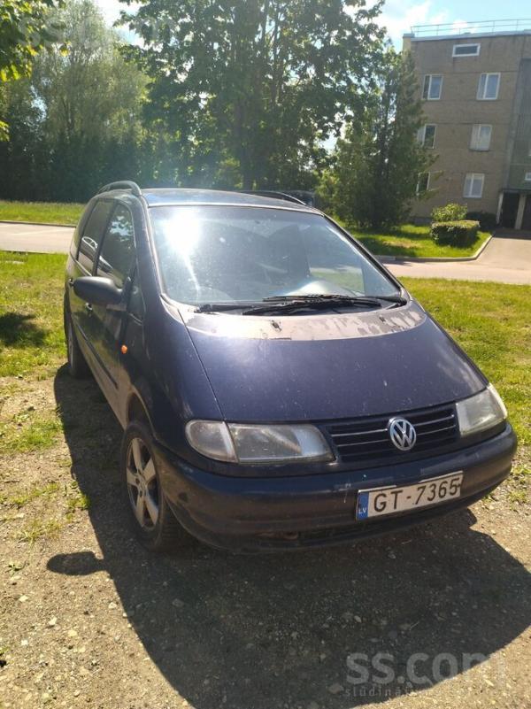 Blue Volkswagen Sharan 1998 in Daugavpils, with an engine capacity of 1.90 L and mileage of 373 thousand km for 600 €, photo 1 on AUTOMOTO.COM.LV