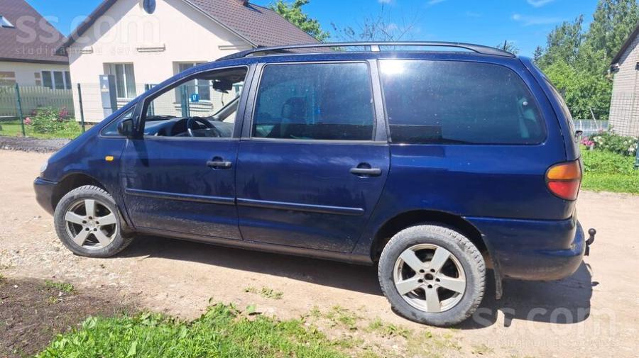 Zils Volkswagen Sharan 1998 Daugavpils, ar dzinēja tilpumu 1.90 L un nobraukumu 374 tūkst. km par 1300 €, foto 7 vietnē AUTOMOTO.COM.LV