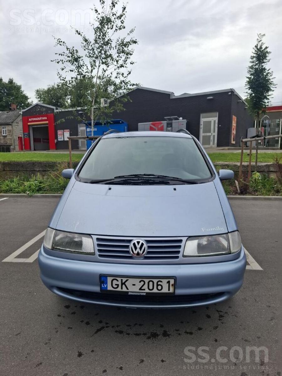 Blue Volkswagen Sharan 1999 in Riga, with an engine capacity of 1.90 L and mileage of 296 thousand km for 900 €, photo 1 on AUTOMOTO.COM.LV