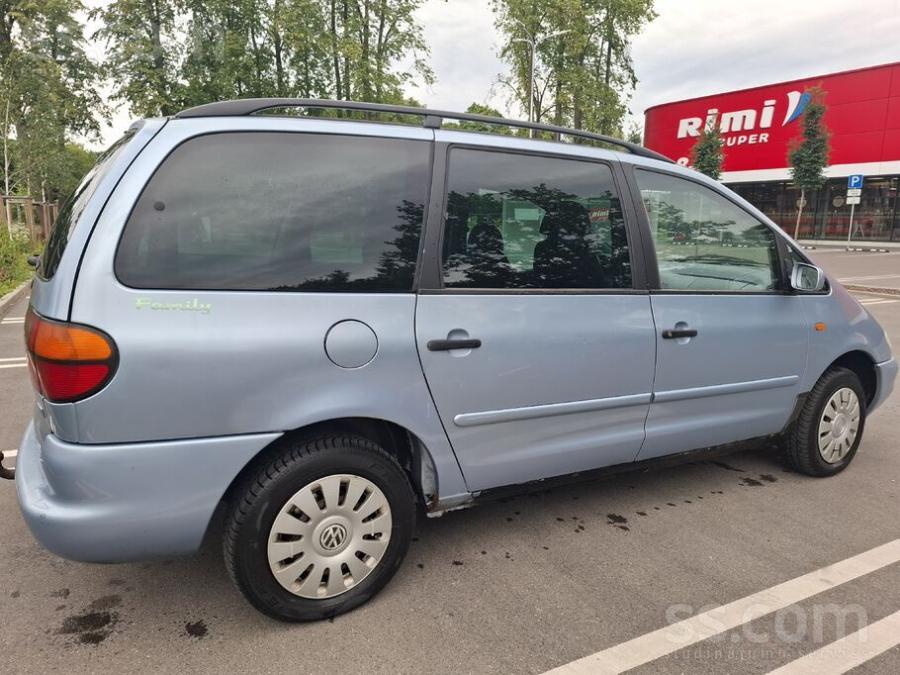 Blue Volkswagen Sharan 1999 in Riga, with an engine capacity of 1.90 L and mileage of 296 thousand km for 900 €, photo 3 on AUTOMOTO.COM.LV
