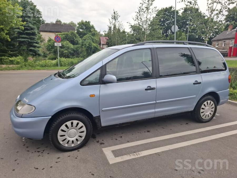 Blue Volkswagen Sharan 1999 in Riga, with an engine capacity of 1.90 L and mileage of 296 thousand km for 900 €, photo 4 on AUTOMOTO.COM.LV