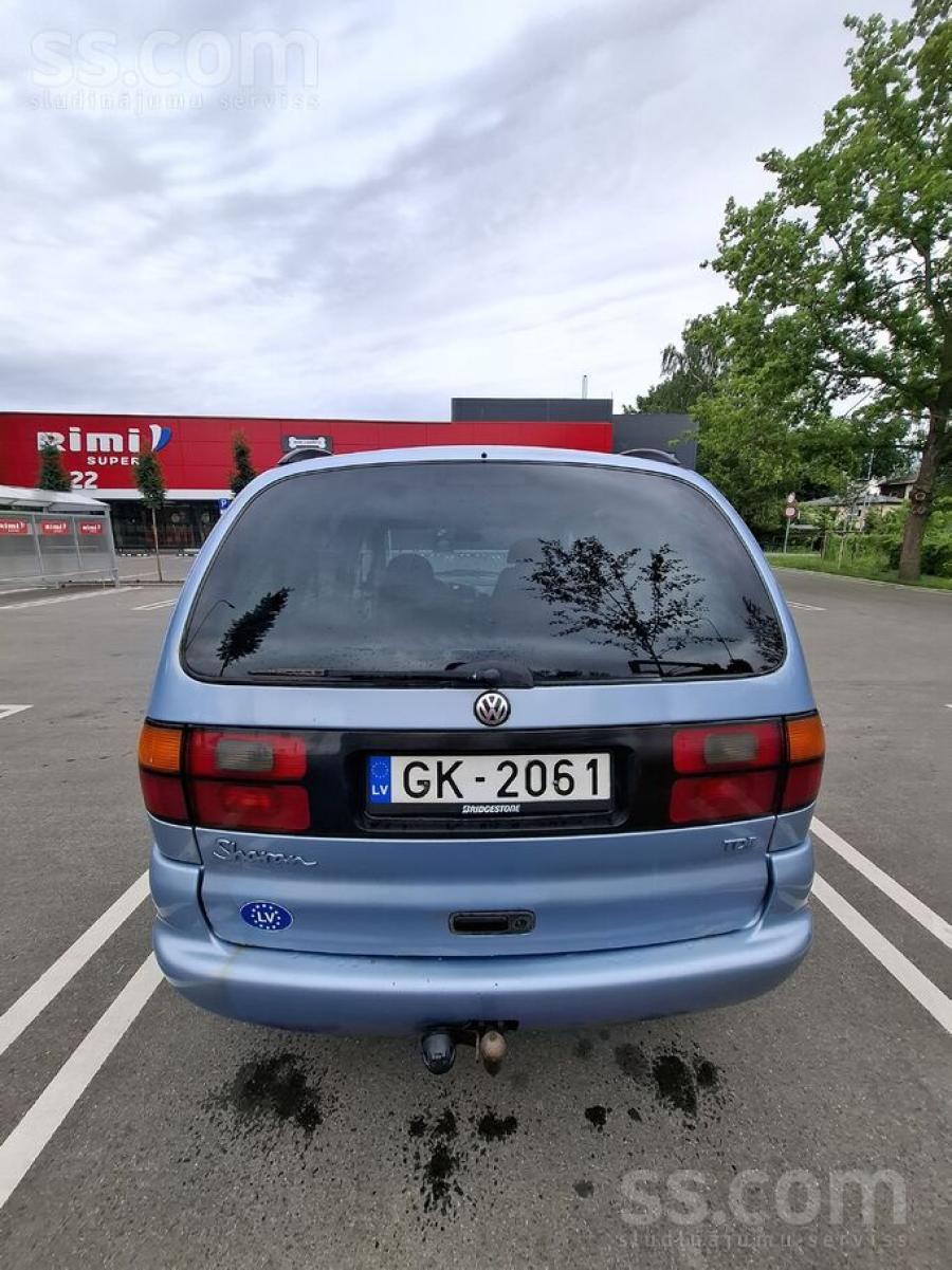 Blue Volkswagen Sharan 1999 in Riga, with an engine capacity of 1.90 L and mileage of 296 thousand km for 900 €, photo 5 on AUTOMOTO.COM.LV