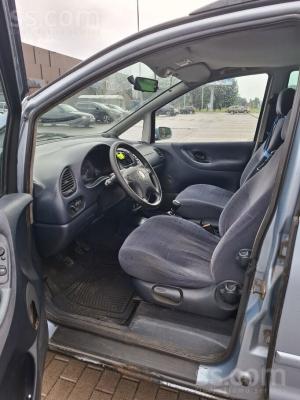Blue Volkswagen Sharan 1999 in Riga, with an engine capacity of 1.90 L and mileage of 296 thousand km for 900 €, photo 6 on AUTOMOTO.COM.LV